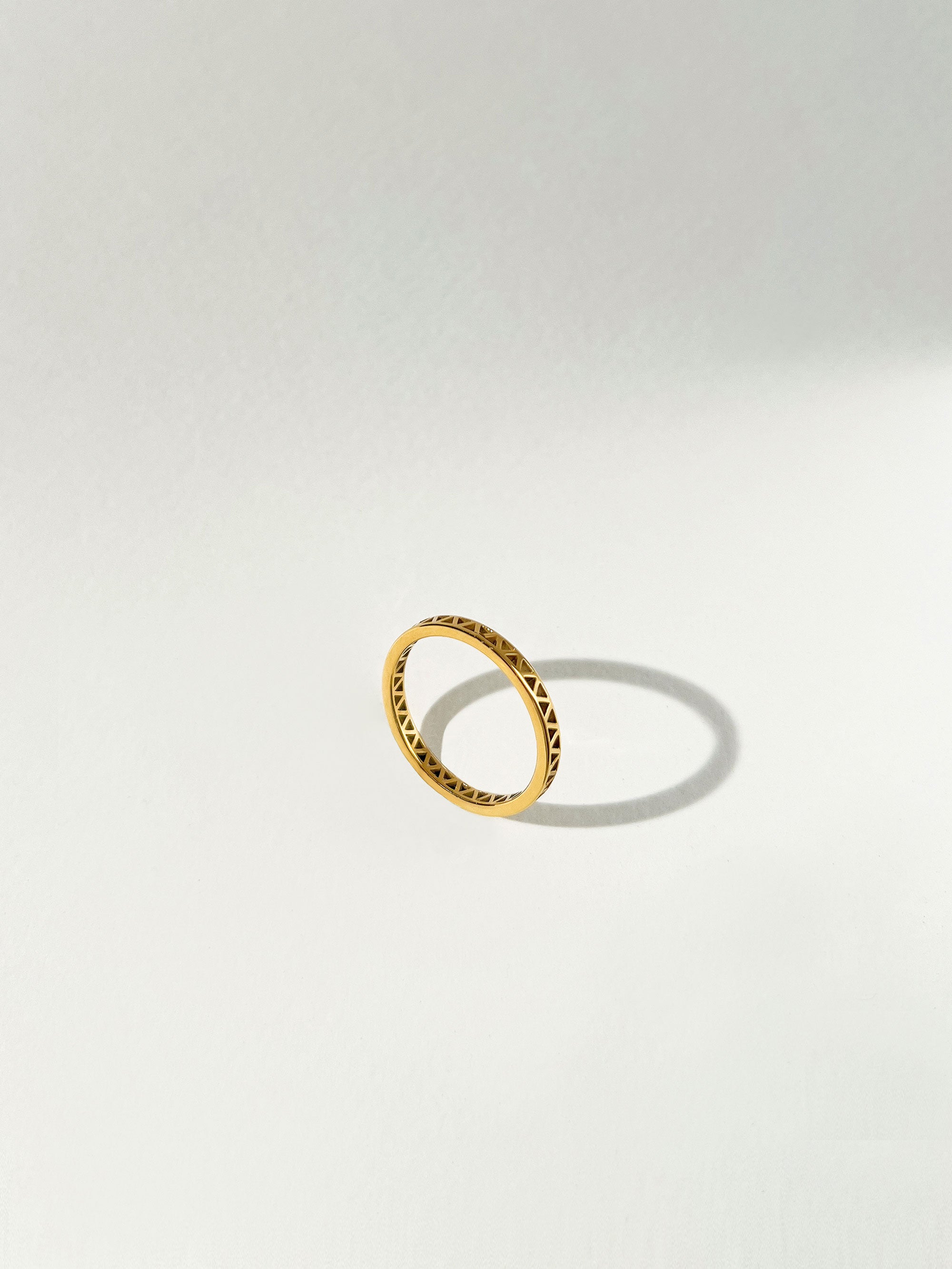 Triangles Cut-Out Ring Gold | OSKER Jewellery Online