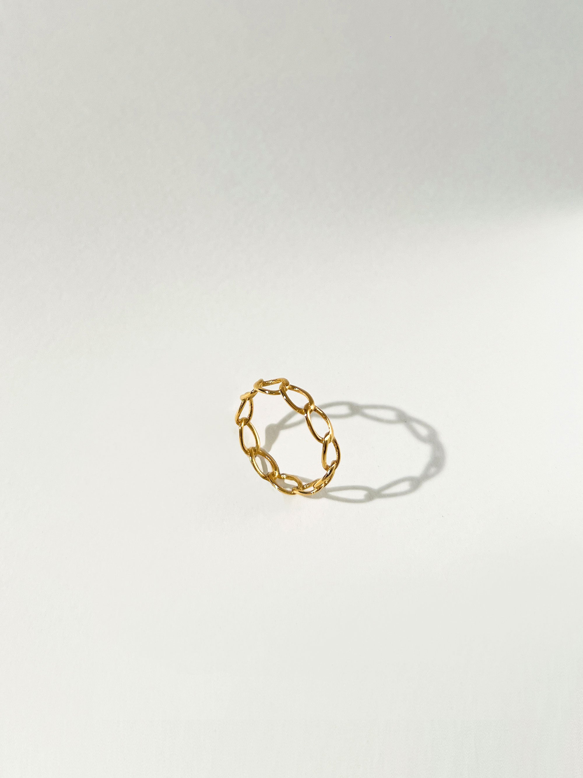 Thin Curb Chain Ring Gold | OSKER Jewellery Online